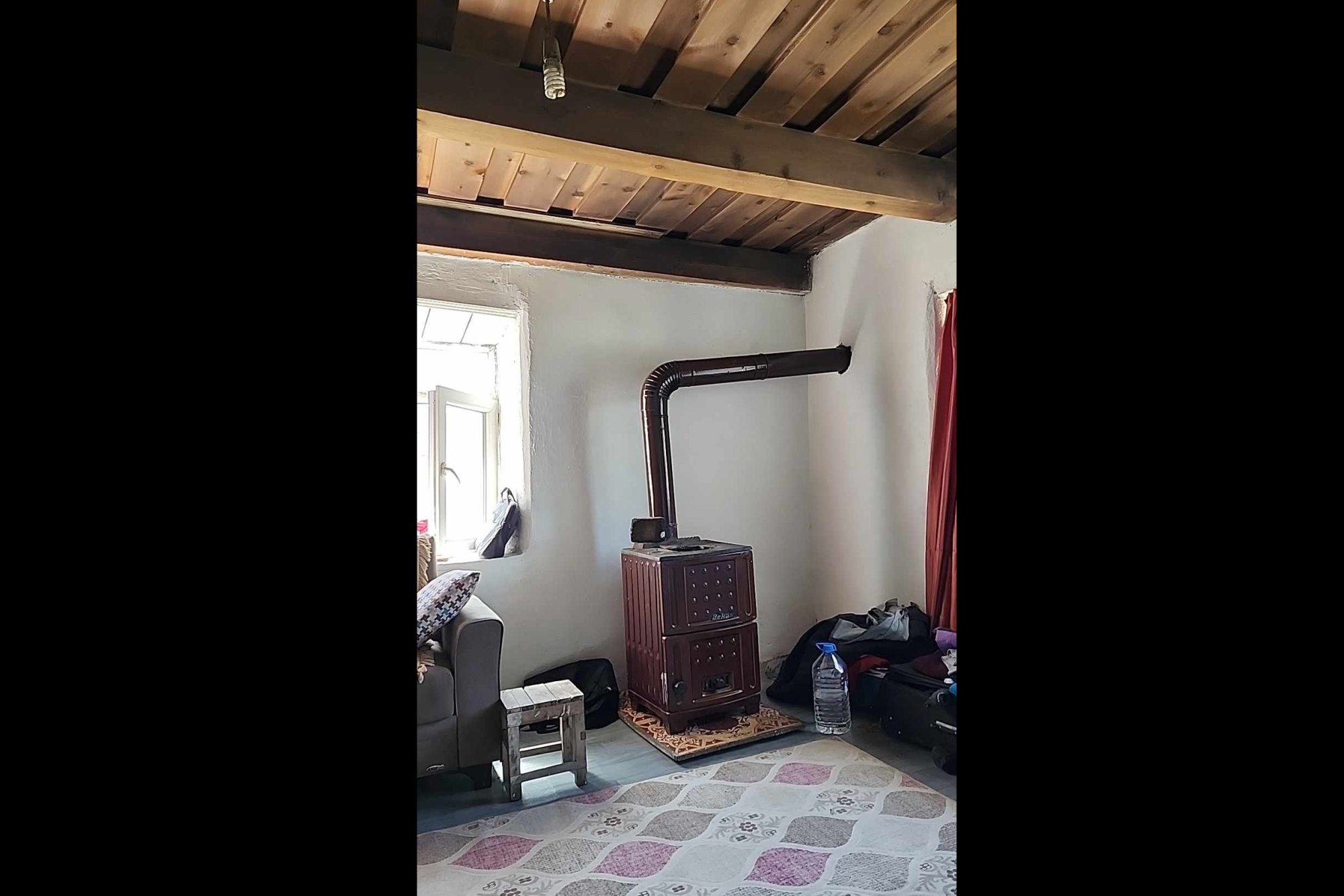 Ardahan'ın bu köyünde yaz kış soba yanıyor | Rudaw.net