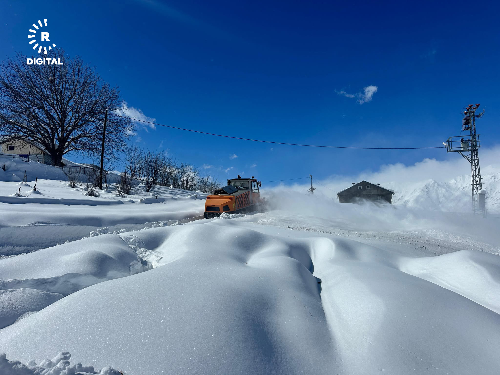 FOTO - Kar cenneti ilçede kar 4 metreden 1... | Rudaw.net