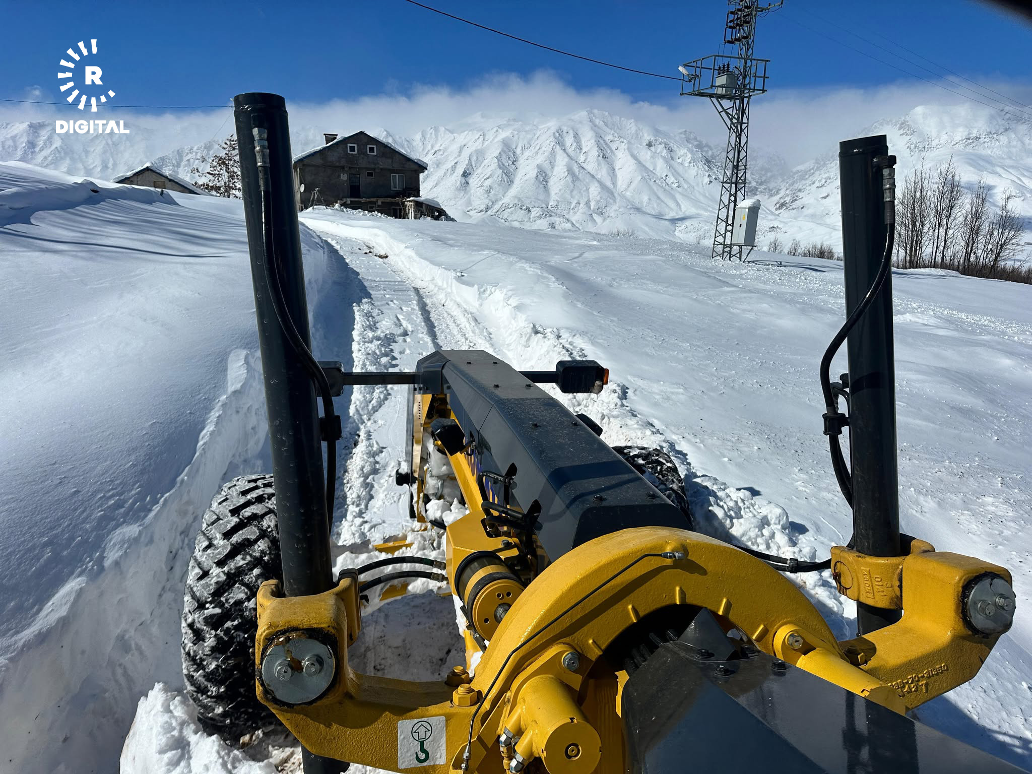 FOTO - Kar cenneti ilçede kar 4 metreden 1... | Rudaw.net