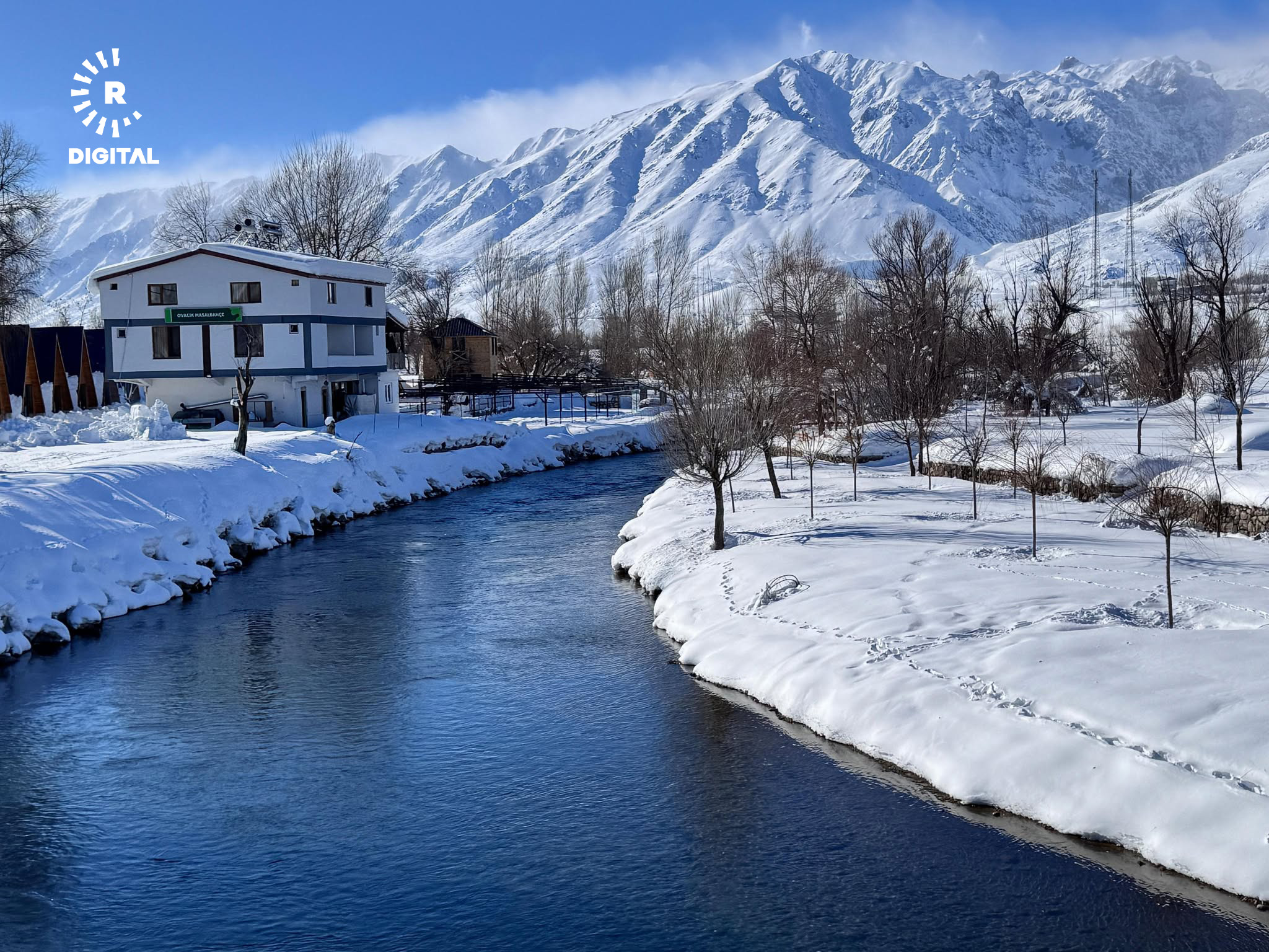 FOTO - Kar cenneti ilçede kar 4 metreden 1... | Rudaw.net