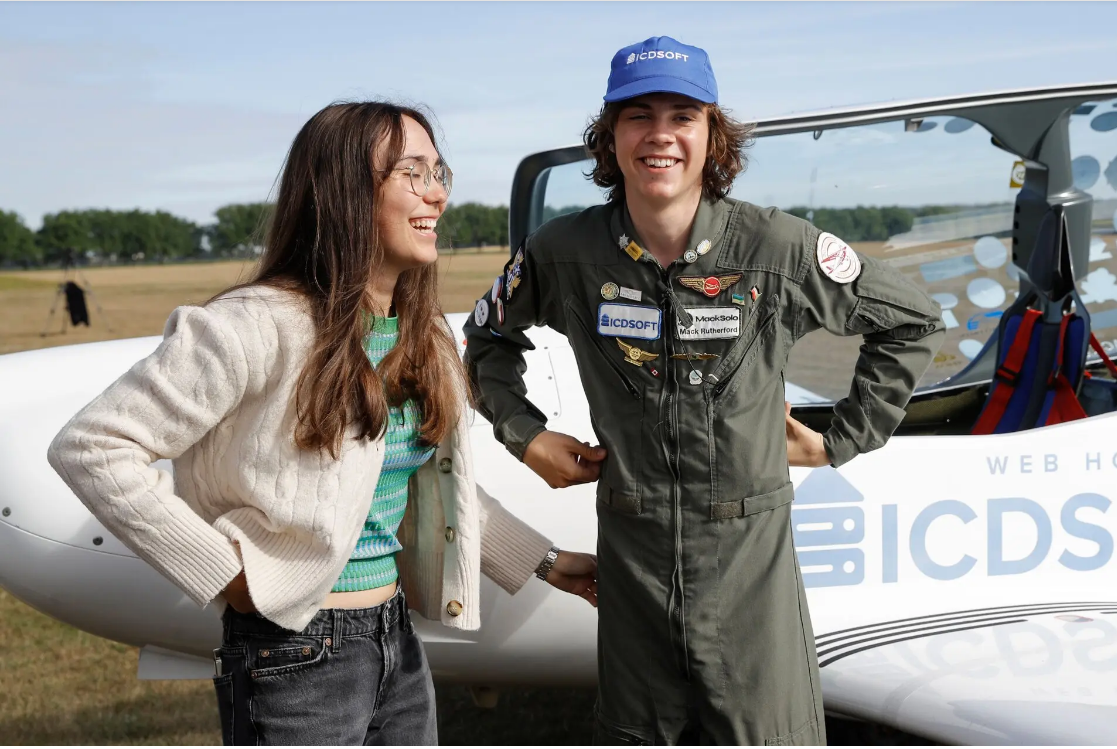 17 yaşındaki genç pilot iki dünya rekoru kırdı | Rudaw.net