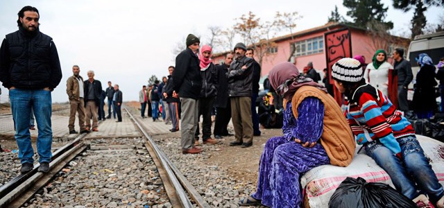 Kurdish refugees from Rojava flood into Turkey | Rudaw.net