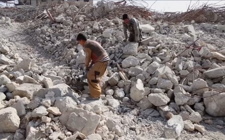 Mosul children collect scrap metal to make a... | Rudaw.net
