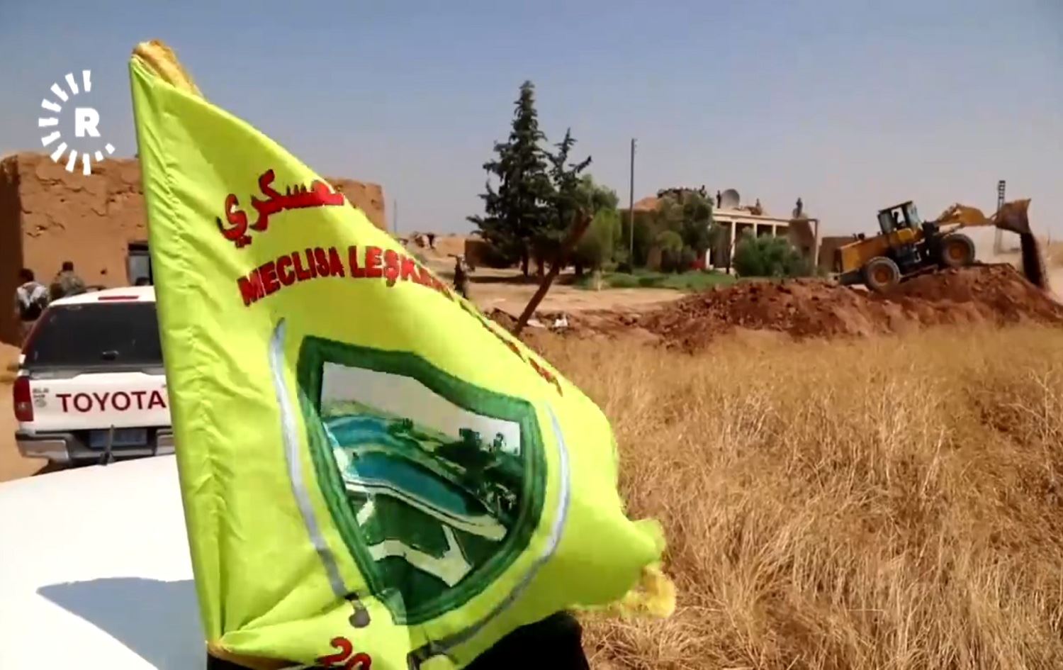 YPG ile DSG Rojava sınırındaki hendeklerini... | Rudaw.net