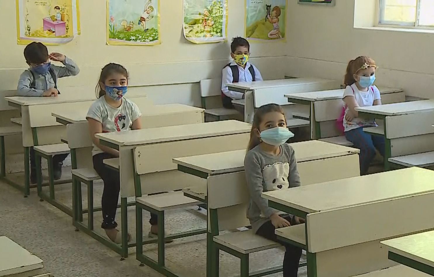 Masked first, second grade students go back to... | Rudaw.net
