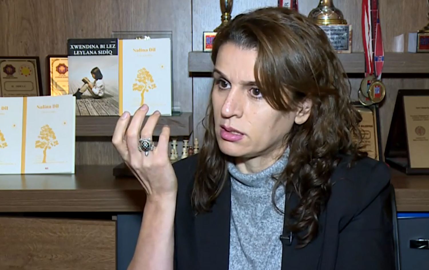 Bi çavên xwe nabîne lê dora xwe bi Kurdî ronî dike | Rûdaw.net