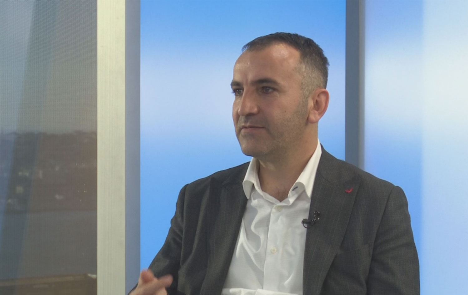 Ferhat Encu: Her Kurd divê li zimanê xwe xwedî... | Rûdaw.net