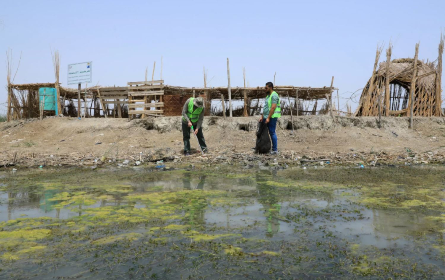 Trawling Iraq's threatened marshes to collect... | Rudaw.net