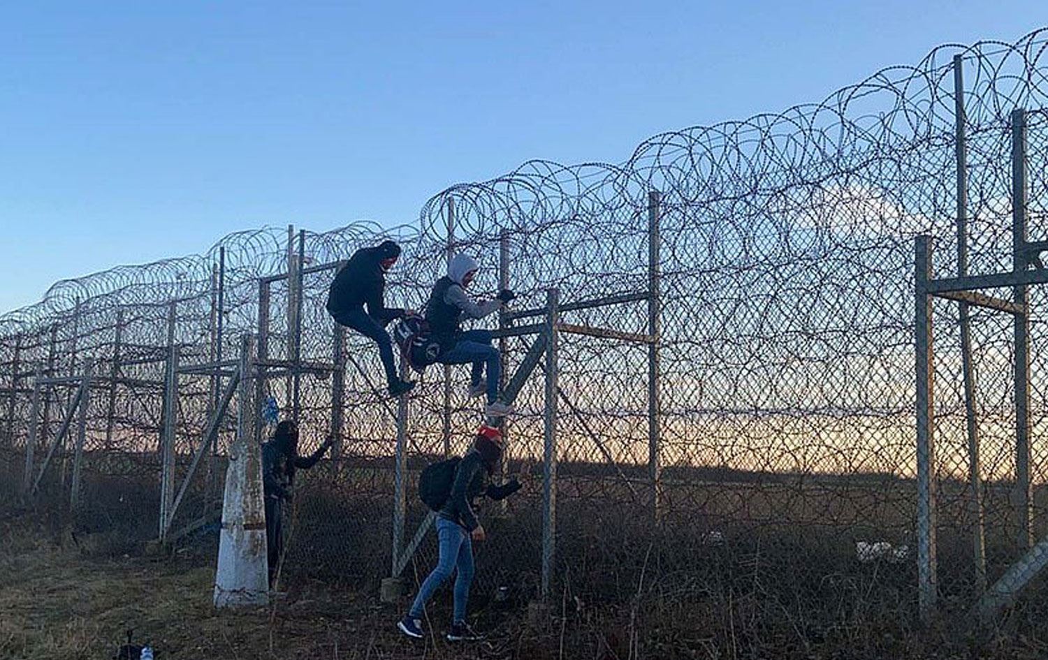Yunanistan tedbîrên xwe yên li ser sînorê Tirkiyê... | Rûdaw.net