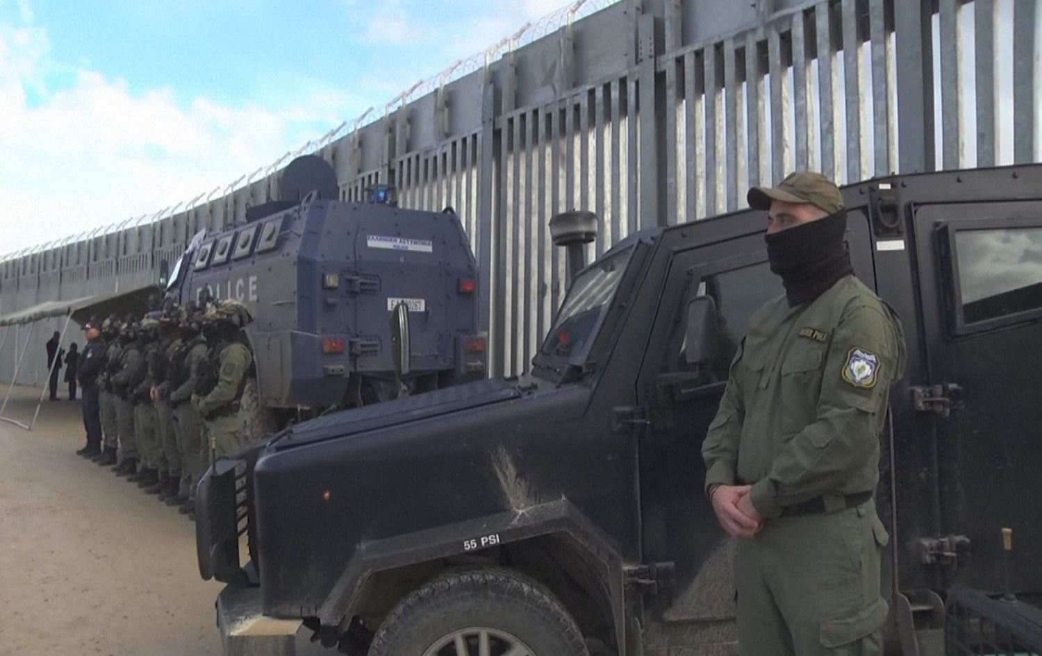 Yunanistan dîwarekî hesinî li ser sînorê ligel... | Rûdaw.net