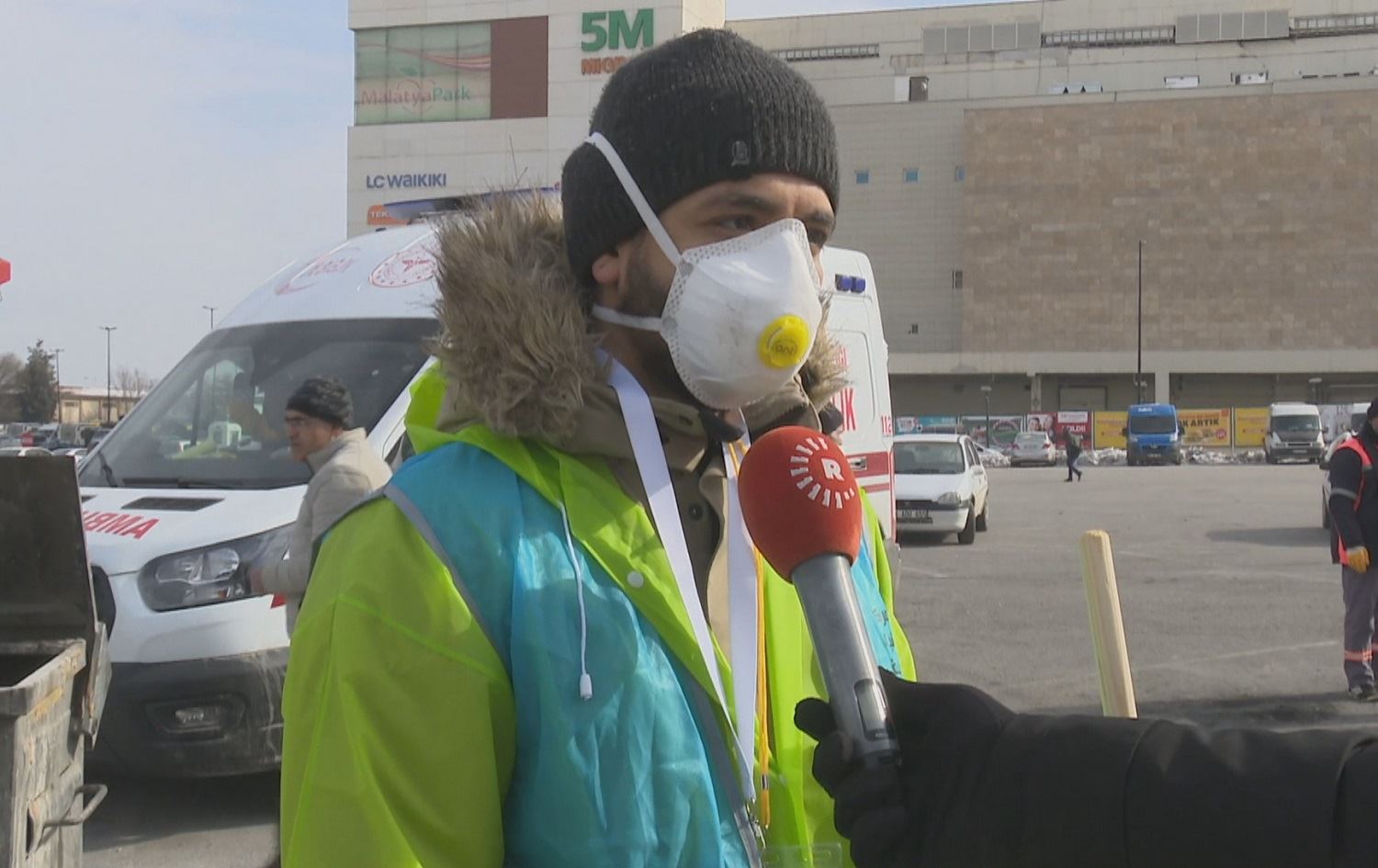 Ciwanên Misrê ji bo alîkariyê çûne Meletiyê | Rûdaw.net