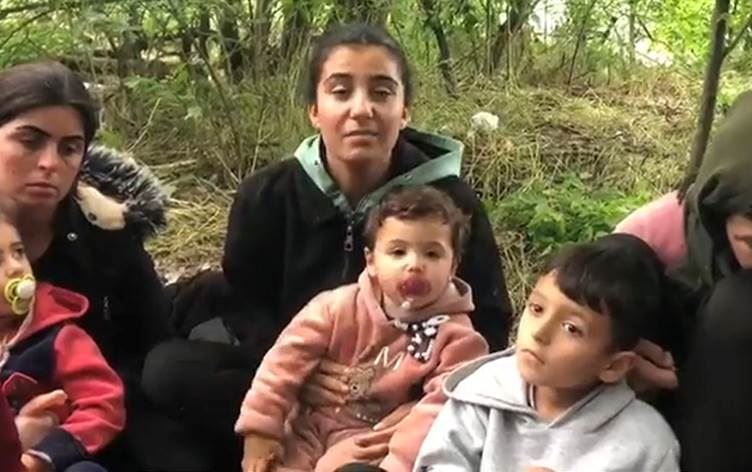 80 koçberên Kurdên Êzidî yên li ser sînorê... | Rûdaw.net